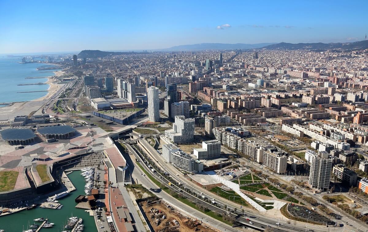 El Campus Diagonal-Besòs de la UPC estrena parc i creix amb un edifici ...